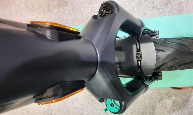 Die besten 10 E Scooter mit Federung im Test 12/2025